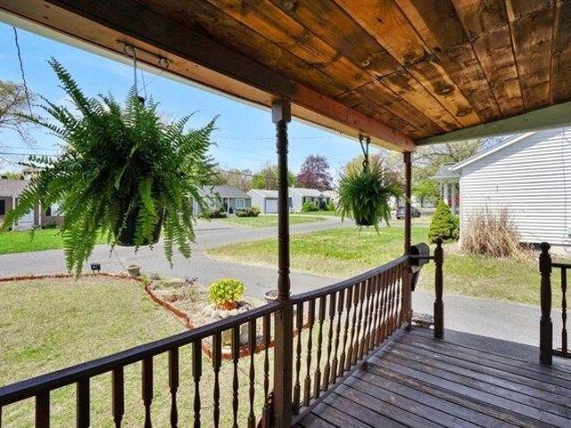 house with 2 bedroom, Chicopee MA ES103020700
