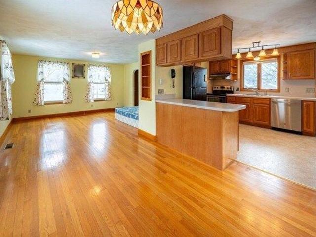 house with 2 bedroom, Chicopee MA ES103190106