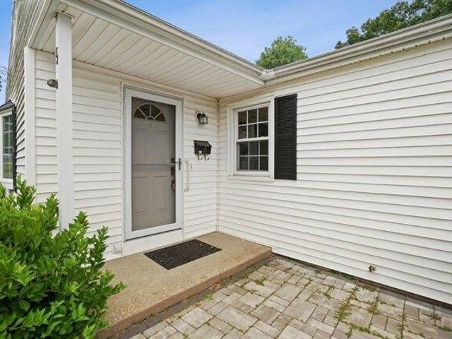 house with 2 bedroom, Chicopee MA ES105096143