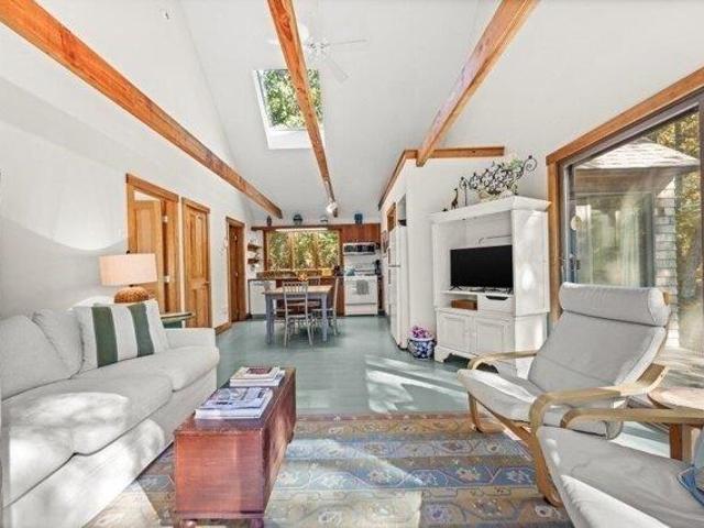 house with 2 bedroom, Chilmark MA DS103931852