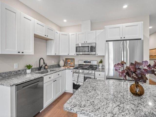 house with 2 bedroom, Concord NH ES104445341