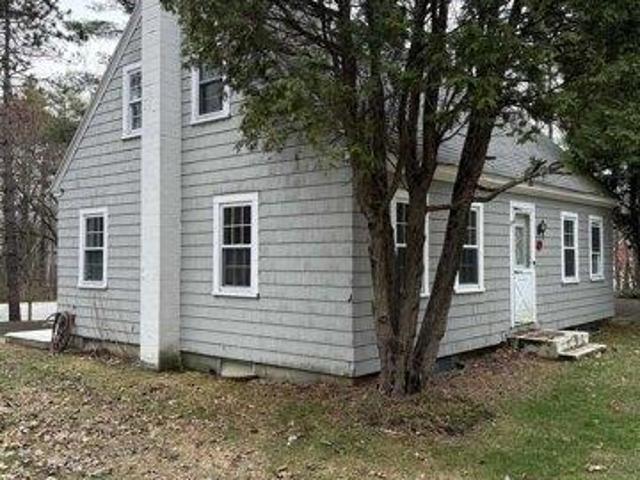 house with 2 bedroom, Concord NH ES104834265