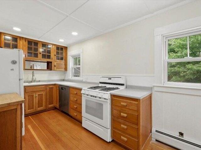 house with 2 bedroom, Concord NH ES105096252