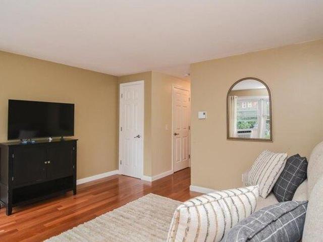house with 2 bedroom, Concord NH ES105174284