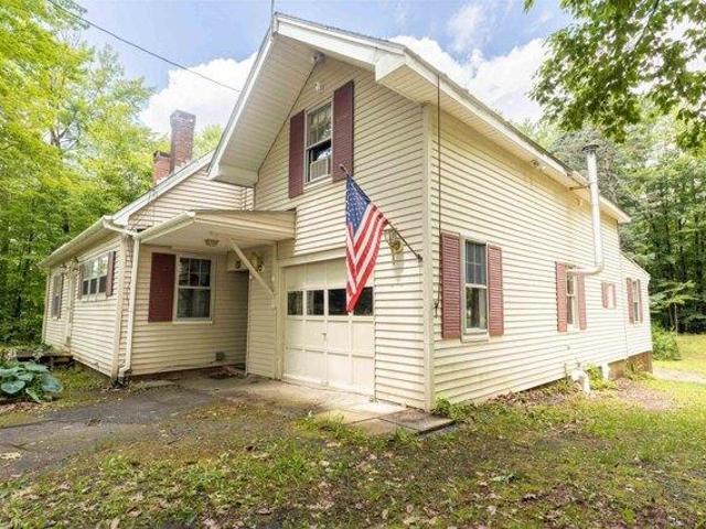 house with 2 bedroom, Claremont NH ES104188175