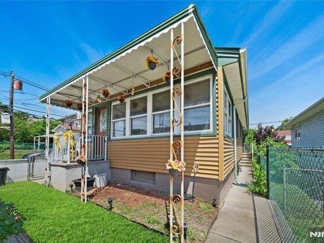 house with 2 bedroom, Clifton NJ DS104153134