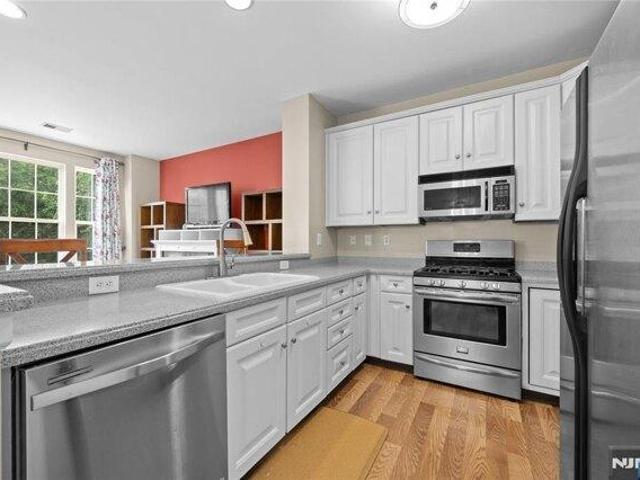 house with 2 bedroom, Clifton NJ ES104191101