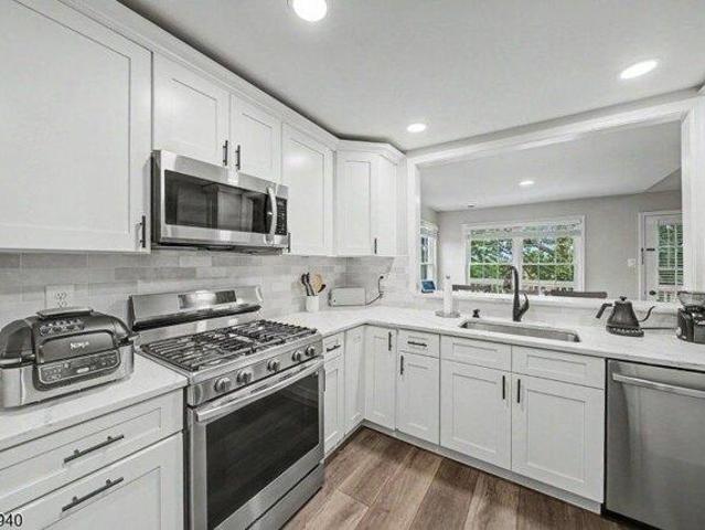 house with 2 bedroom, Clifton NJ ES105206343