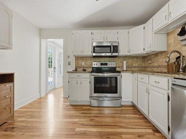 house with 2 bedroom, Clinton MA ES103621739