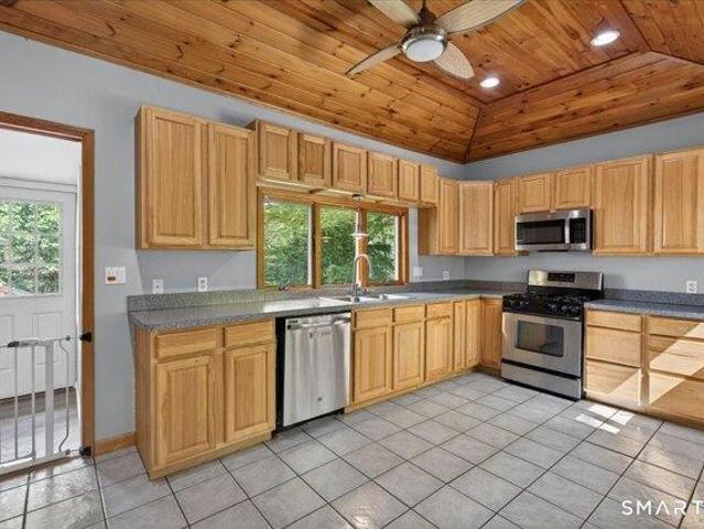 house with 2 bedroom, Clinton CT ES104112503