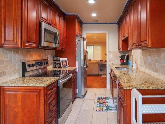 house with 2 bedroom, Cromwell CT DLS102156625