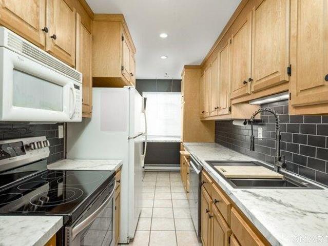 house with 2 bedroom, Cromwell CT DS104077955