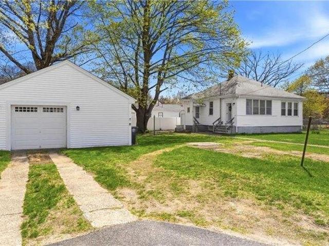 house with 2 bedroom, Cranston RI DS102444492