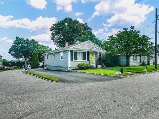 house with 2 bedroom, Cranston RI DS104329512