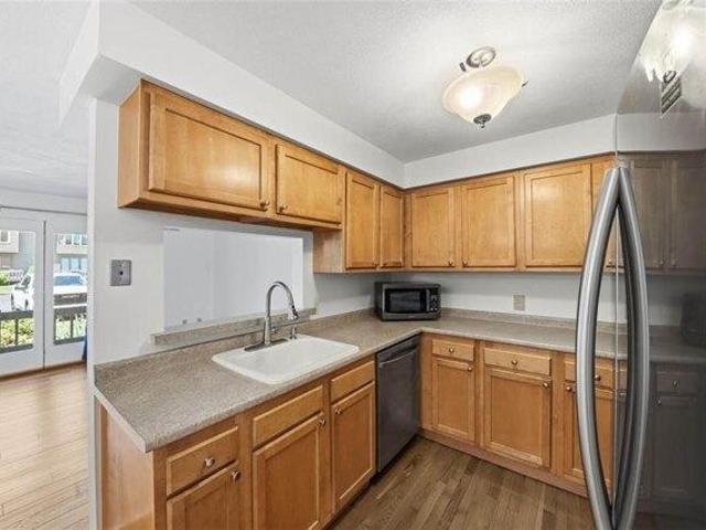 house with 2 bedroom, Cranston RI ES103072203