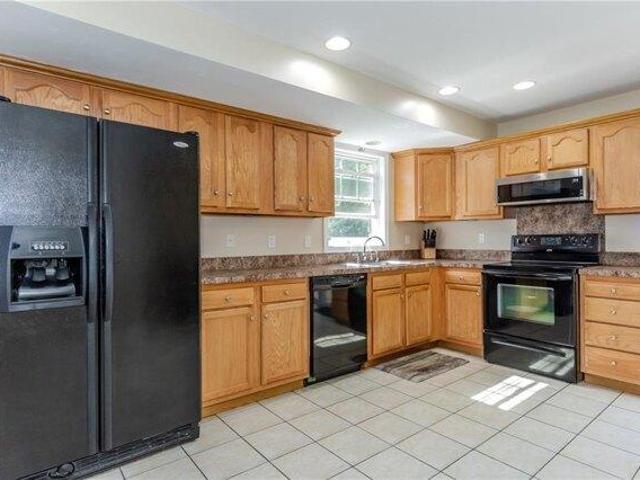house with 2 bedroom, Cranston RI ES103020271