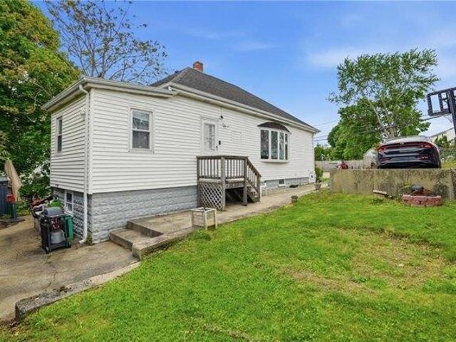 house with 2 bedroom, Cranston RI ES104115220