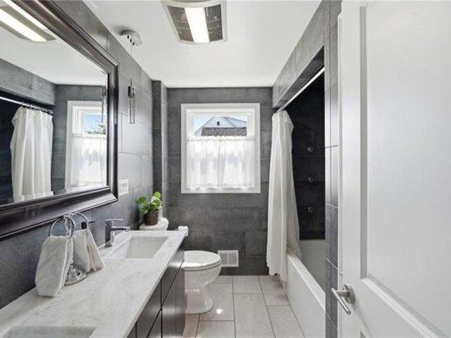 house with 2 bedroom, Cranston RI ES104352941