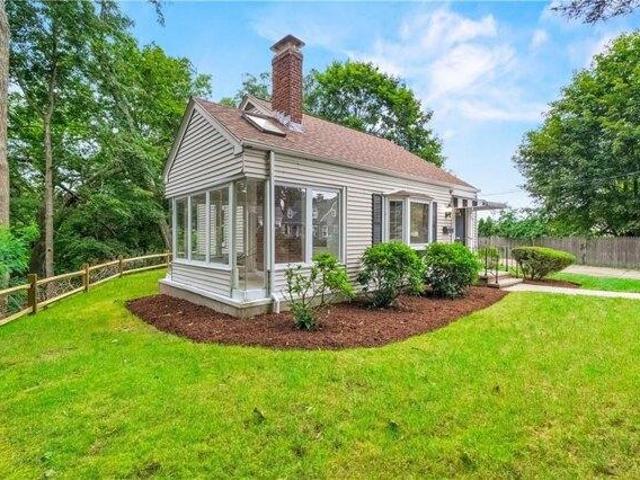 house with 2 bedroom, Cranston RI ES105172529