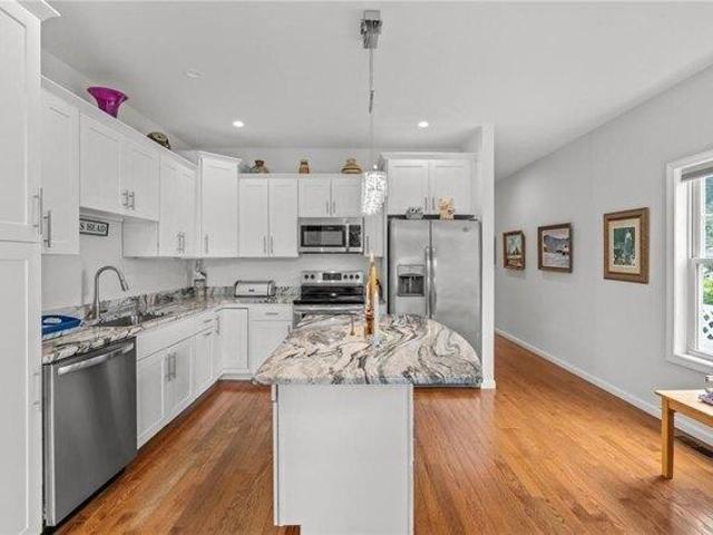 house with 2 bedroom, Cumberland RI ES104045704