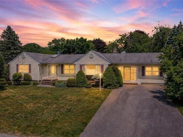 house with 2 bedroom, Cumberland RI ES104848993