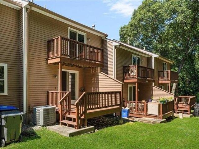 house with 2 bedroom, Cumberland RI ES105082100