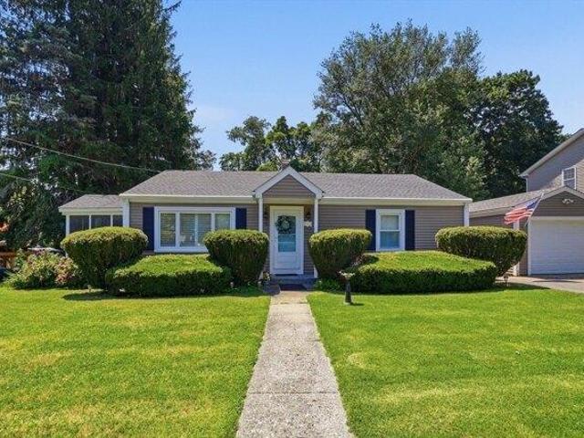 house with 2 bedroom, Cumberland RI ES105115305