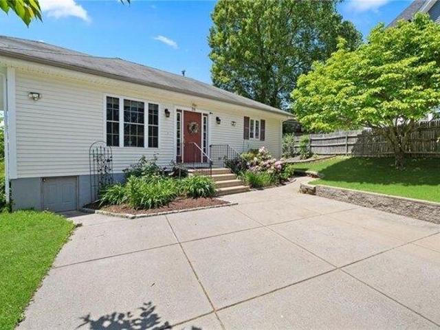 house with 2 bedroom, Cumberland RI ES103888322
