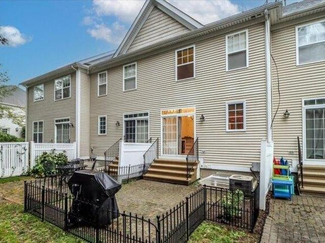 house with 2 bedroom, Danbury CT DLS101660876