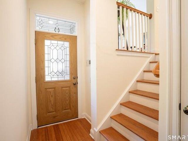 house with 2 bedroom, Danbury CT DLS102778437