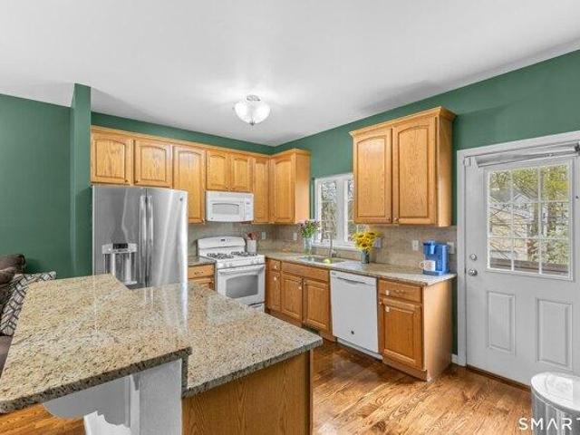 house with 2 bedroom, Danbury CT DLS102779965