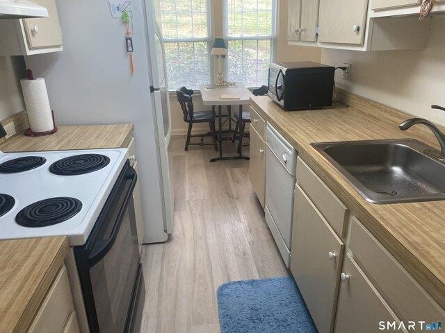 house with 2 bedroom, Danbury CT ES104265508