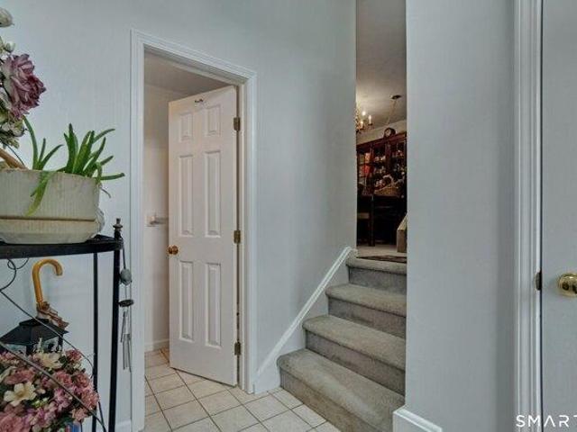 house with 2 bedroom, Danbury CT ES104445135