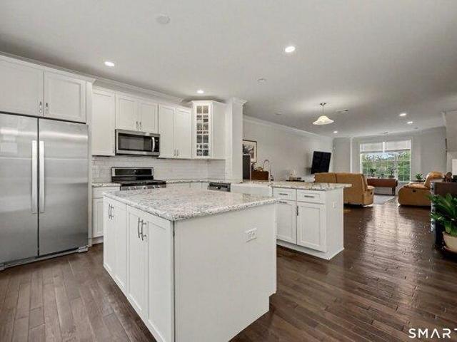 house with 2 bedroom, Danbury CT ES104440764