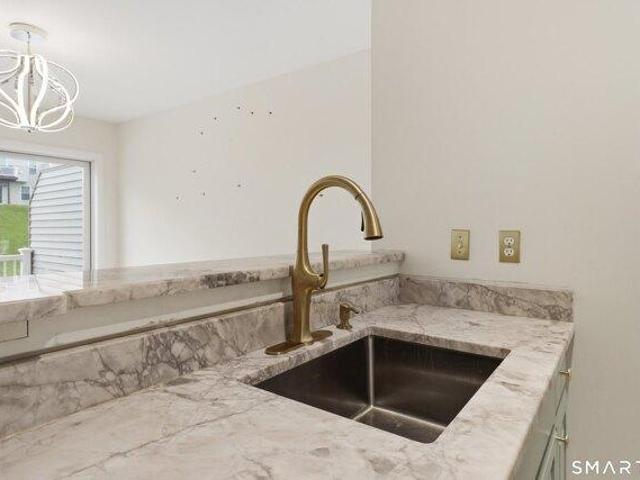 house with 2 bedroom, Danbury CT ES104921513