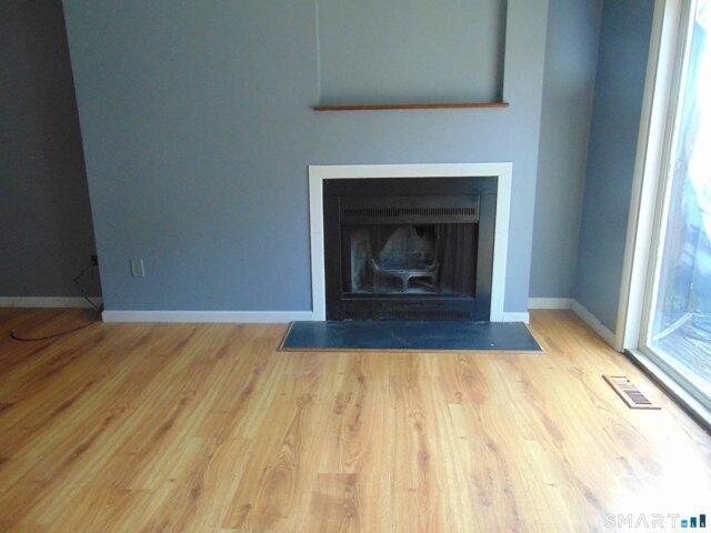 house with 2 bedroom, Danbury CT ES105159574