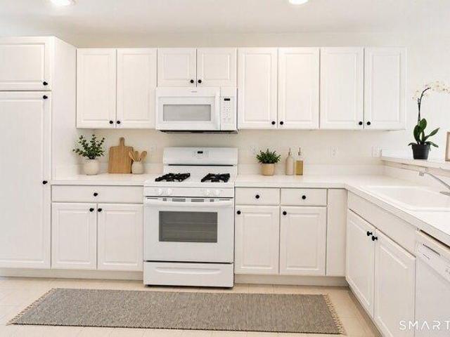 house with 2 bedroom, Danbury CT ES105160412