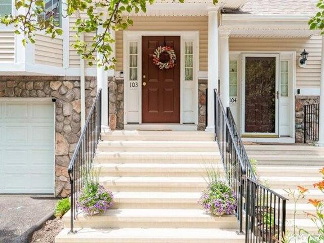 house with 2 bedroom, Danbury CT ES103666100