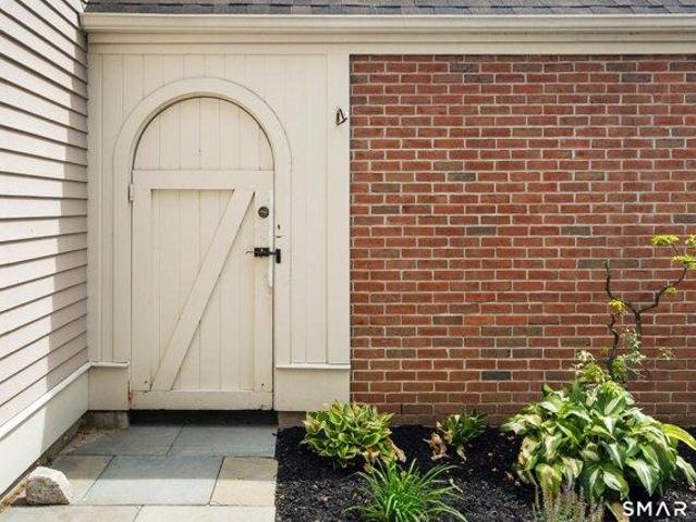 house with 2 bedroom, Darien CT ES104236893