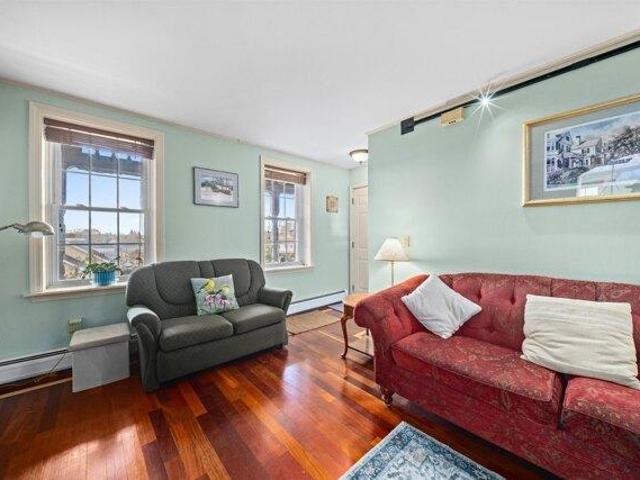 house with 2 bedroom, Dover NH ES105229406