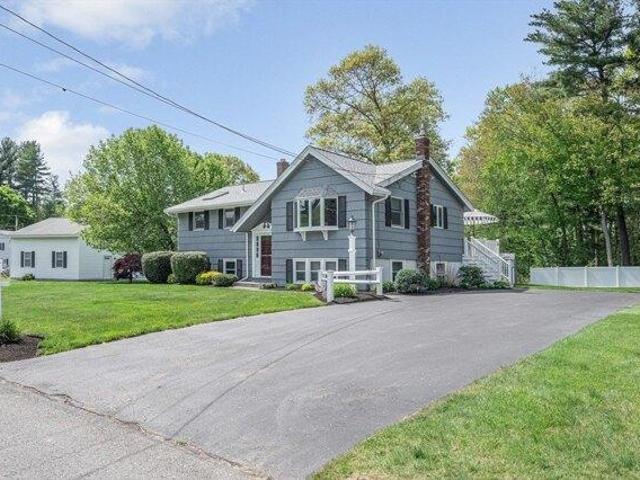 house with 2 bedroom, Dracut MA DS102799514