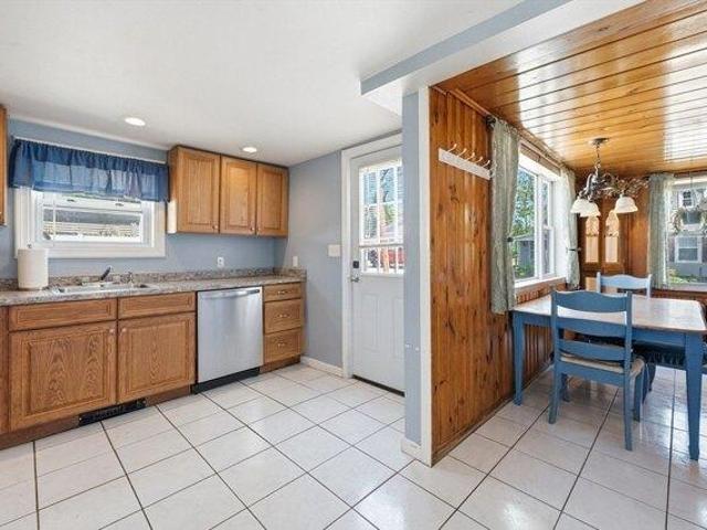 house with 2 bedroom, Dracut MA ES102961701