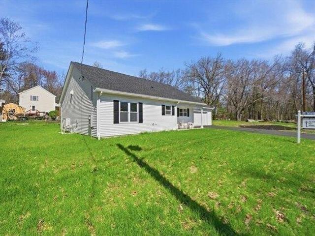 house with 2 bedroom, Dracut MA ES102962149