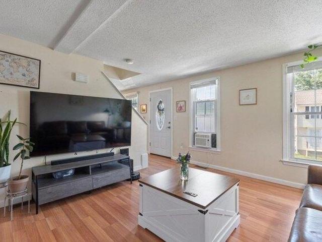 house with 2 bedroom, Dracut MA ES105082899