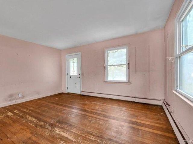 house with 2 bedroom, East Northport NY ES103626562