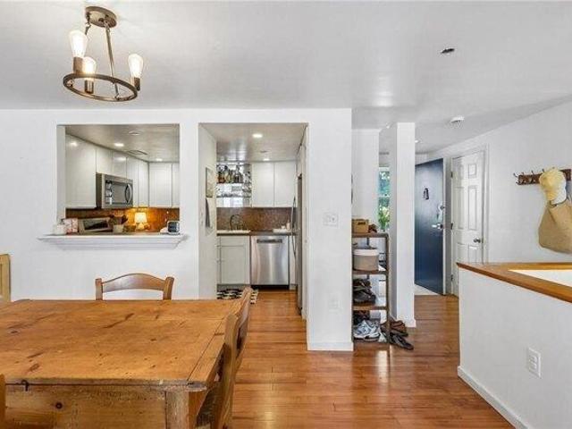 house with 2 bedroom, East Greenwich RI ES105081777