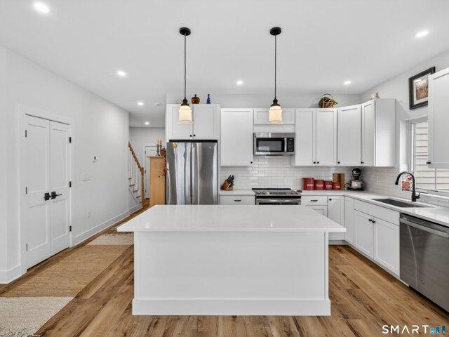 house with 2 bedroom, East Lyme CT DLS102584207