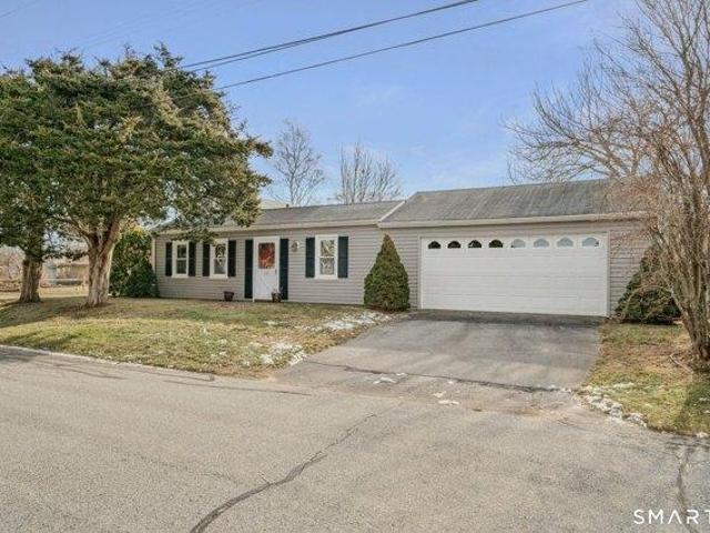 house with 2 bedroom, East Lyme CT DLS103101692