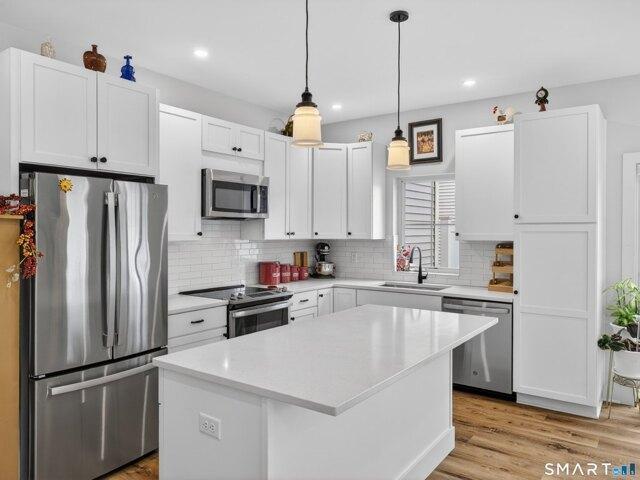 house with 2 bedroom, East Lyme CT ES105123029
