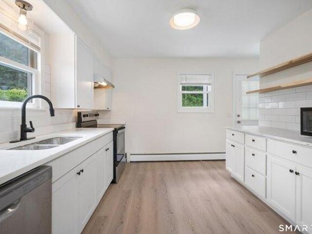 house with 2 bedroom, East Windsor CT ES103932316
